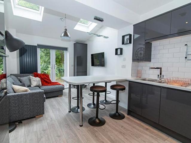 4 Bedroom House To Rent In Claude Street Bed, Dunkirk, East Midlands, NG7