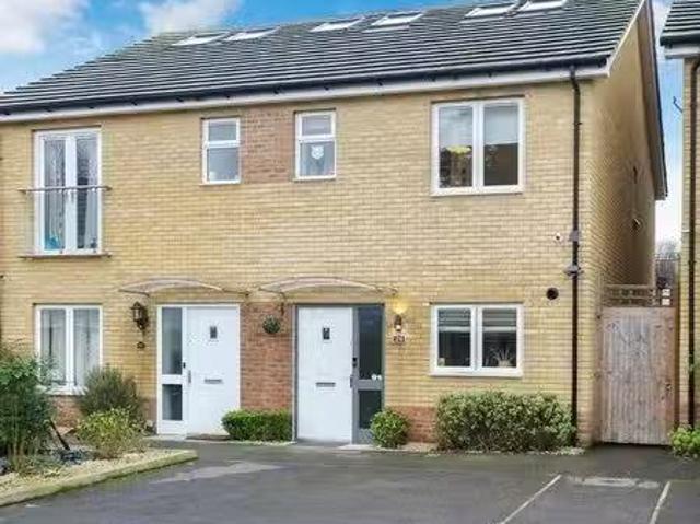 4+ bedroom house to rent in Cygnet Close, Orpington, BR5