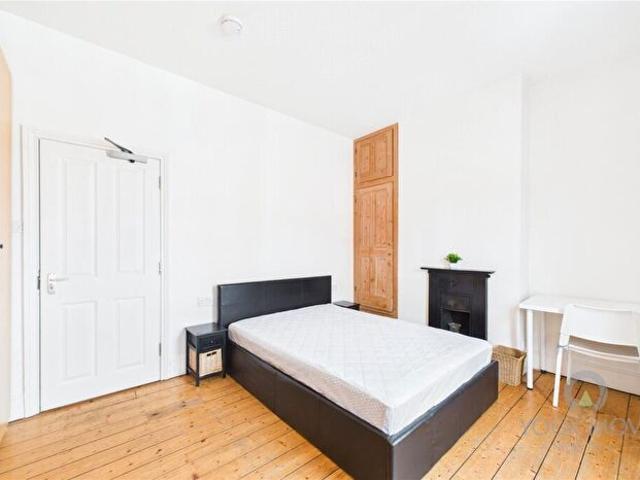 4 Bedroom House To Rent In Derby Road, Northampton, NN1