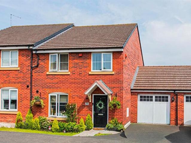 4 Bedroom House To Rent In Finedon Road, Burton Latimer, NN15