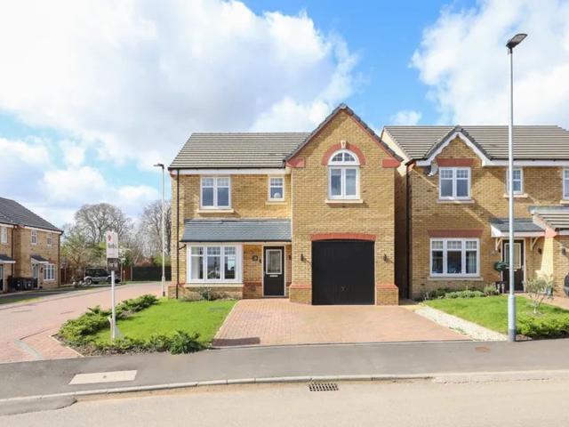4 bedroom house to rent in heathrush drive dinnington s25