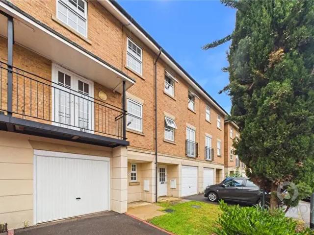 4 Bedroom House To Rent In Johnson Court, Northampton, Northamptonshire, NN4
