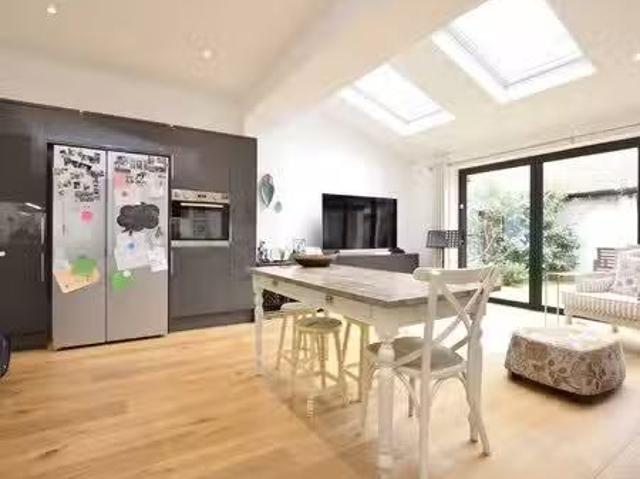 4+ bedroom house to rent in Lavenham Road, London, SW18