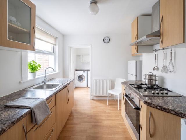 4 bedroom house to rent in Leytonstone E11