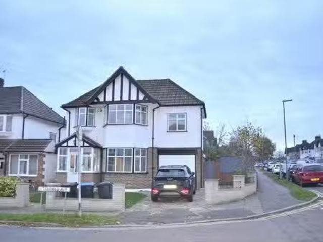 4+ bedroom house to rent in Litchfield Avenue, Morden, SM4