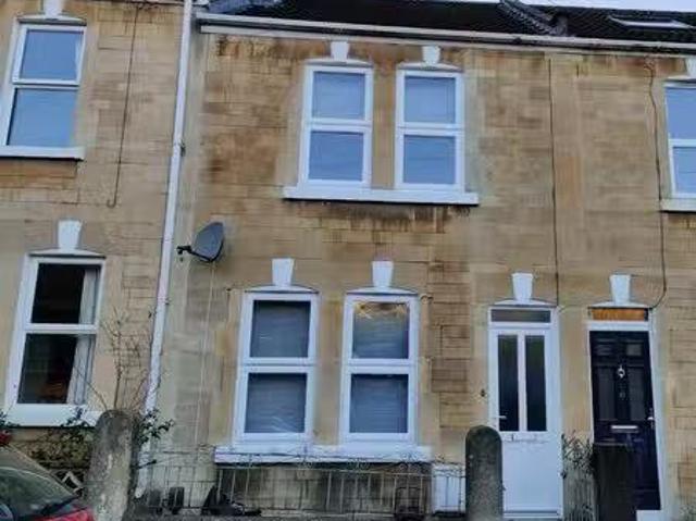 4+ bedroom house to rent in Lymore Gardens, Oldfield Park, Bat.