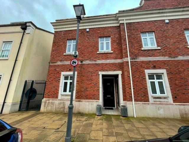 4 Bedroom House To Rent In Main Street, Dickens Heath, Solihull, B90