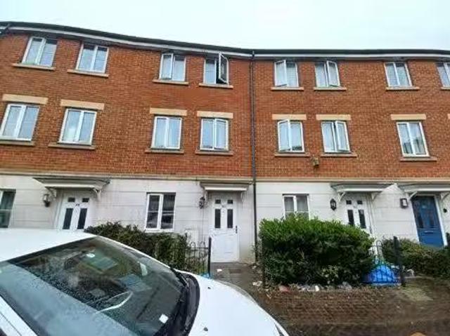 4+ bedroom house to rent in Montreal Avenue, Bristol, Somerset.