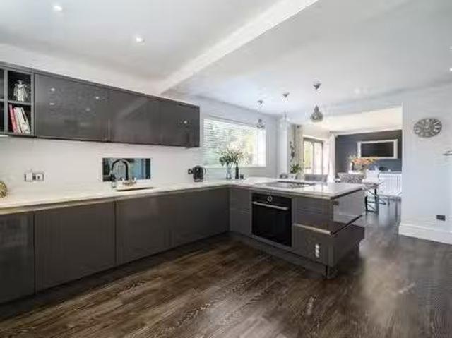 4+ bedroom house to rent in Pamington, Tewkesbury, Gloucesters.