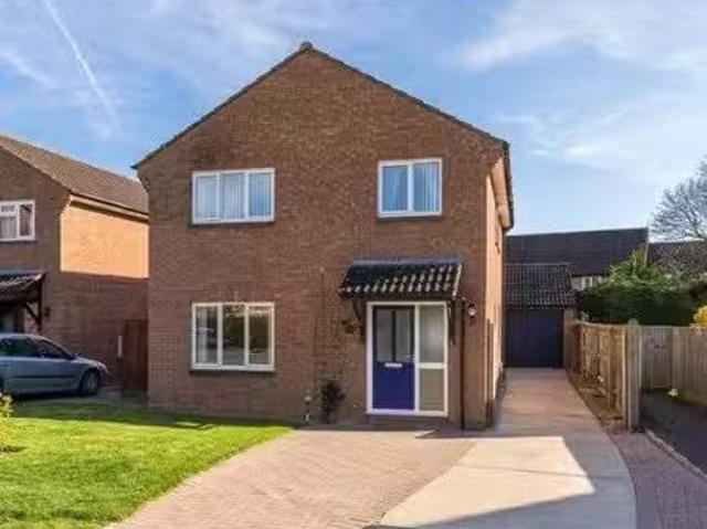 4+ bedroom house to rent in Pykes Close, Abingdon, Oxfordshire.