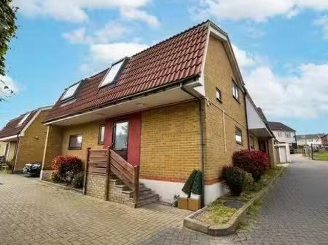 4+ bedroom house to rent in Radwin Close, Romford, RM5