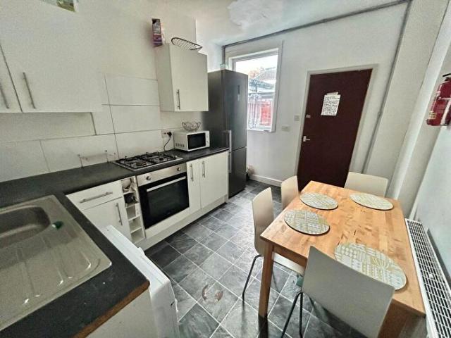 4 Bedroom House To Rent In Sherbrooke Road, Nottingham, NG5