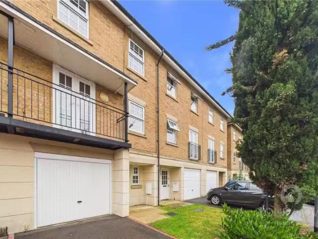 4 bedroom House to rent, Johnson Court, Northampton, NN4 £1,5.