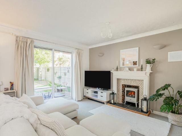 4 bedroom house to rent Kidd Road, Chichester, PO19
