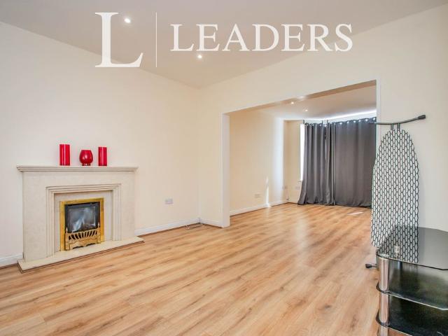 4 bedroom house to rent Links Crescent, Prestwich, Manchester, M25