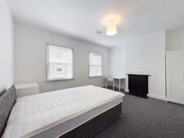 4 bedroom House to rent, Lower Thrift Street, Northampton, NN1.