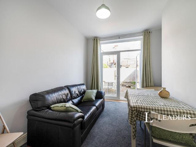 4 bedroom house to rent Mafeking Road, Southsea, PO4