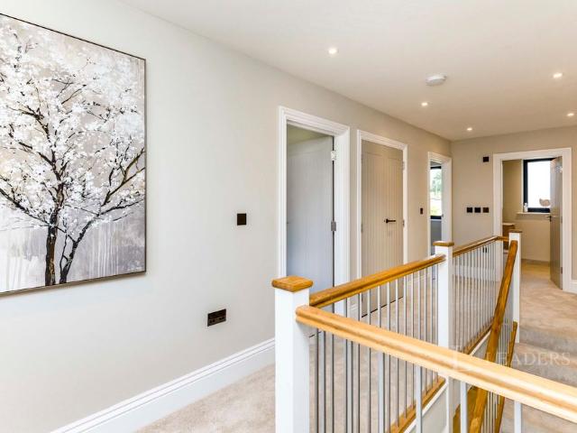 4 bedroom house to rent Meadow View, Monks Gate, Horsham, West Sussex, RH13