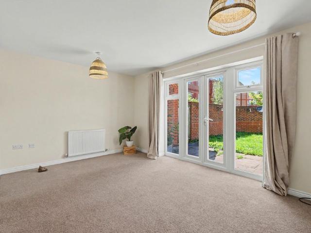 4 bedroom house to rent Newport Pagnell Road, Wootton, Northampton, Northamptonshire, NN4