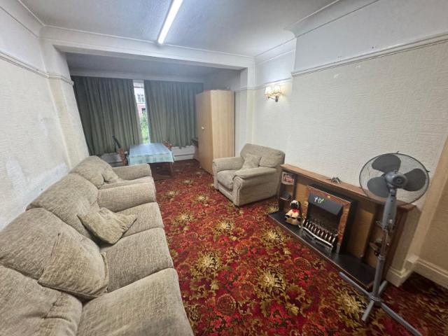 4 Bedroom House To Rent on Kenton Road, Harrow