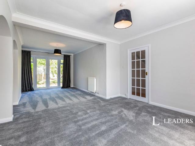 4 bedroom house to rent Petersham Avenue, Byfleet, West Byfleet, Surrey, KT14