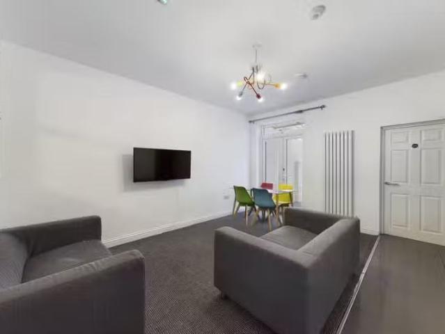 4 bedroom House to rent, Southampton Road, Northampton, NN4 £.