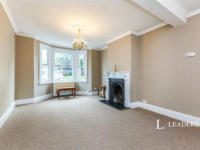 4 bedroom house to rent Stepgates, Chertsey, KT16