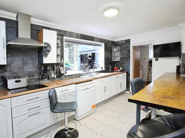 4 Bedroom House Tonteg Tonteg LS99608440