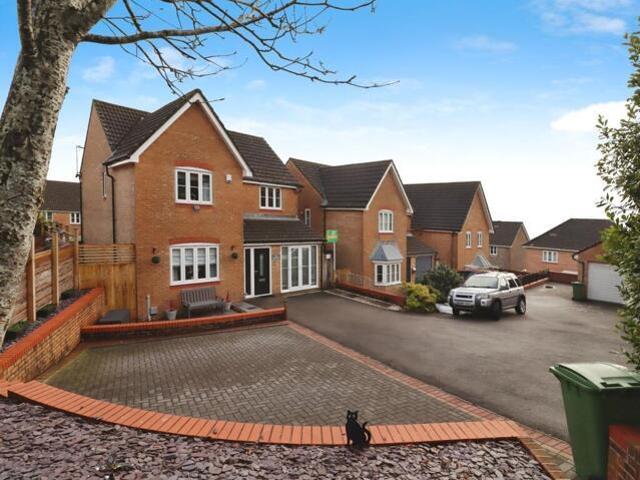 4 Bedroom House Tonyrefail Tonyrefail 98503738