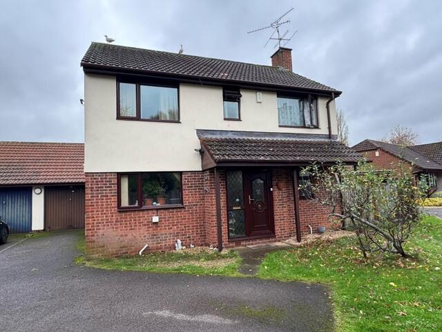 4 Bedroom House Taunton Somerset 98404446