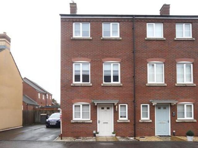 4 Bedroom House Taunton Somerset 98687818