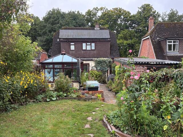 4 Bedroom House Tadley Hampshire 101352087