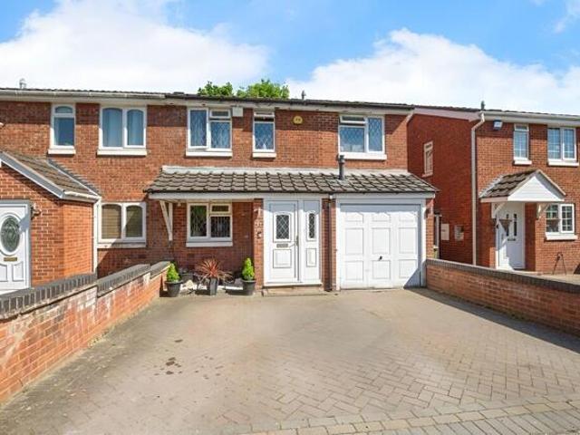 4 Bedroom House Tamworth Staffordshire 99130320