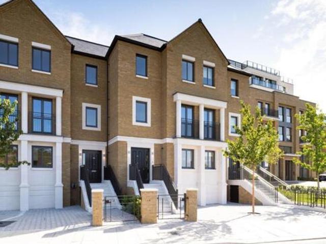 4 Bedroom House Teddington Greater London LS99641939
