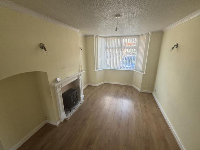4 bedroom house terraced to rent