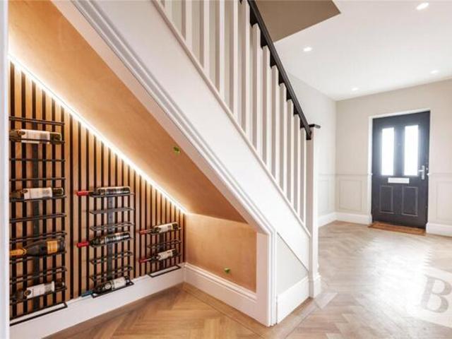 4 Bedroom House Thurrockc Greater London LS100786971