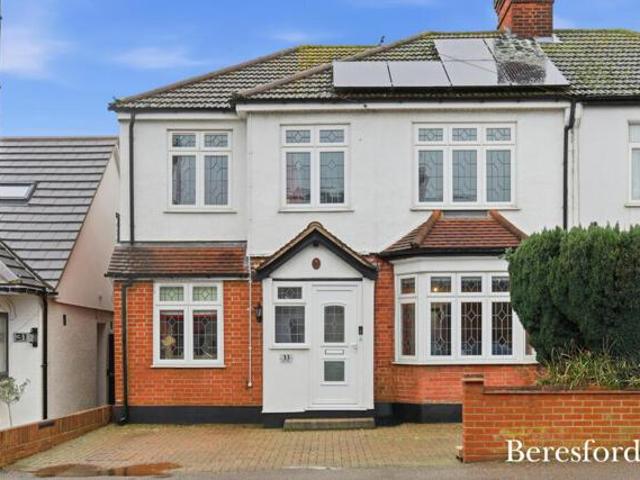 4 Bedroom House Thurrockc Greater London LS101931614