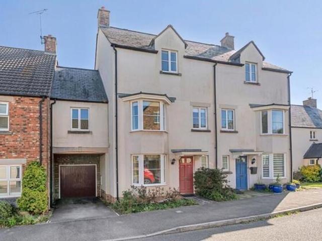 4 Bedroom House Thornbury South Gloucestershire LS101676060