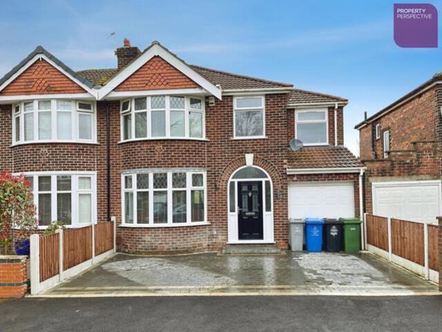 4 Bedroom House Urmston Urmston LS101678766