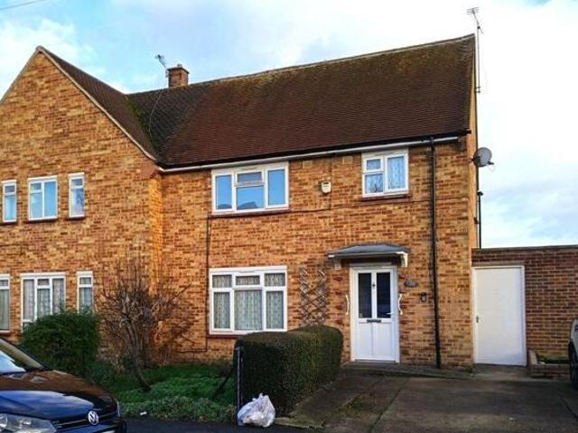 4 Bedroom House Uxbridge Greater London 98612349