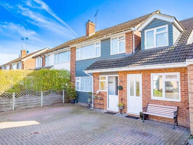 4 Bedroom House Yateley Hampshire 101677489
