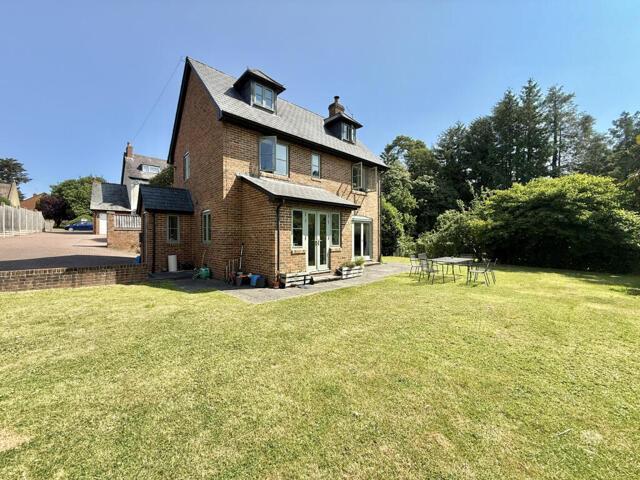 4 Bedroom House Yeovil Somerset LS98930318