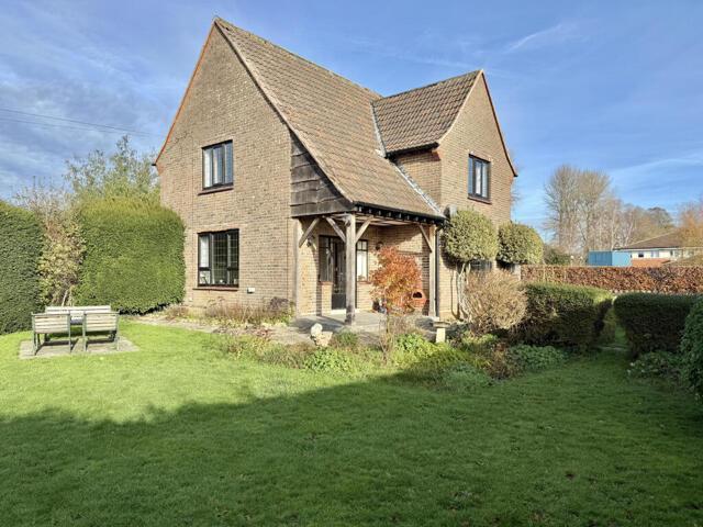 4 Bedroom House Yeovil Somerset 100456435