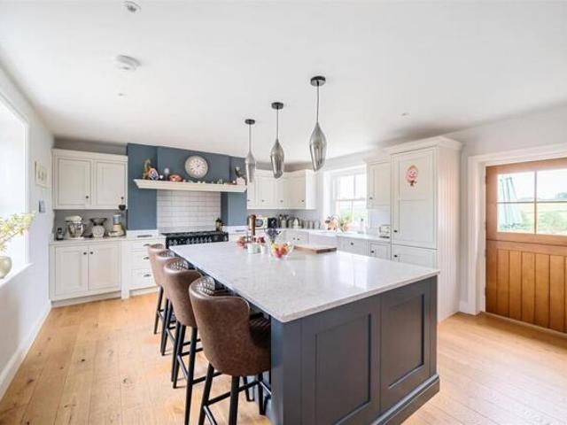 4 Bedroom House Yeovil Somerset 100881755