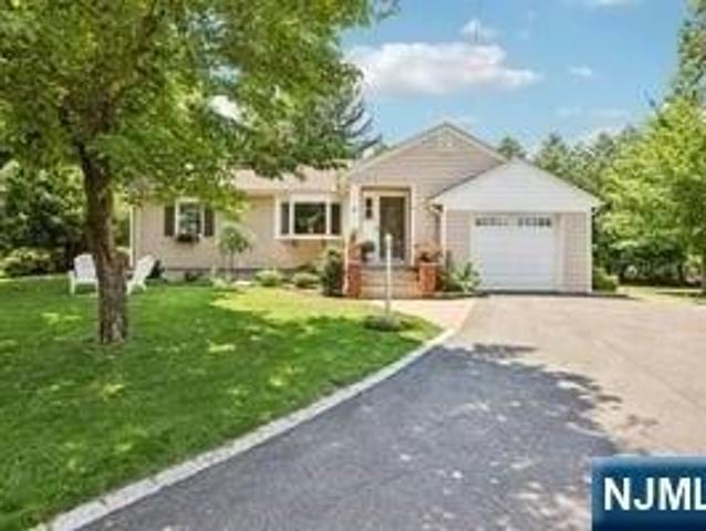 4 bedroom, Ho Ho Kus NJ 07423 104445118