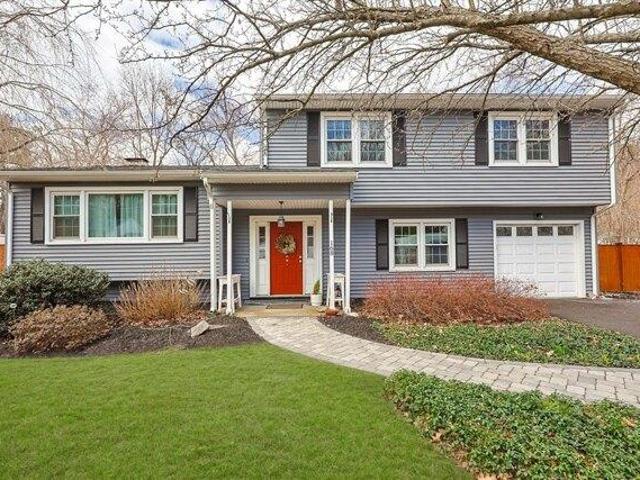 4 bedroom, Holliston MA 01746 LS102922579