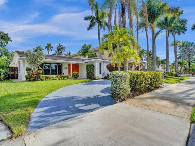 4 bedroom, Hollywood FL FL 33019 102243941