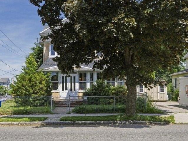 4 bedroom, Holyoke MA 01040 104850451