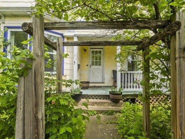 4 bedroom, Holyoke MA 01040 LS102633094
