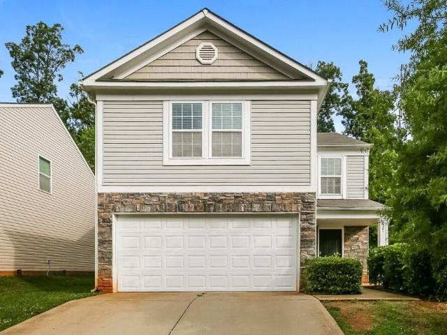4 Bedroom Home for Rent at 5521 Twin Brook Dr, Charlotte, NC 28269 West Sugar Creek